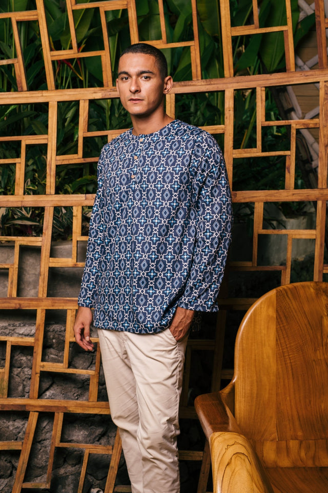 The Embun Collection - Men Kurta in Blue Gemilang Print for Raya | Umbi